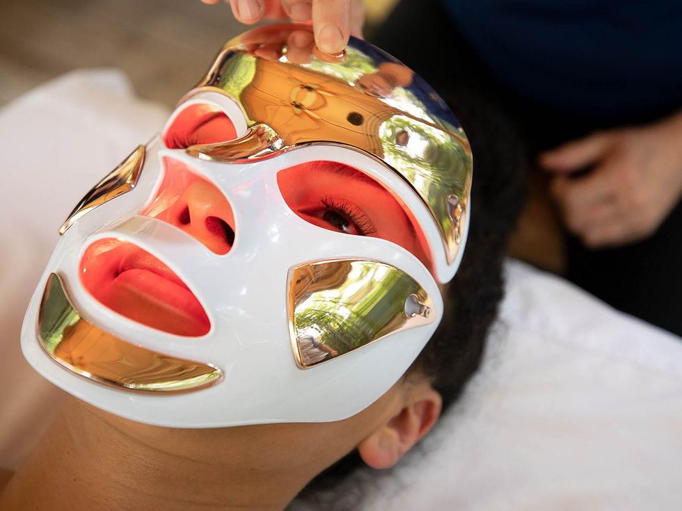 Queen of cosmetics dethrones Fort Worth billionaire as world’s richest ...