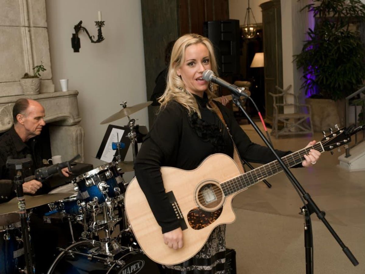 Country singer Jolie Holliday stars in Casa Mañana's production of ...